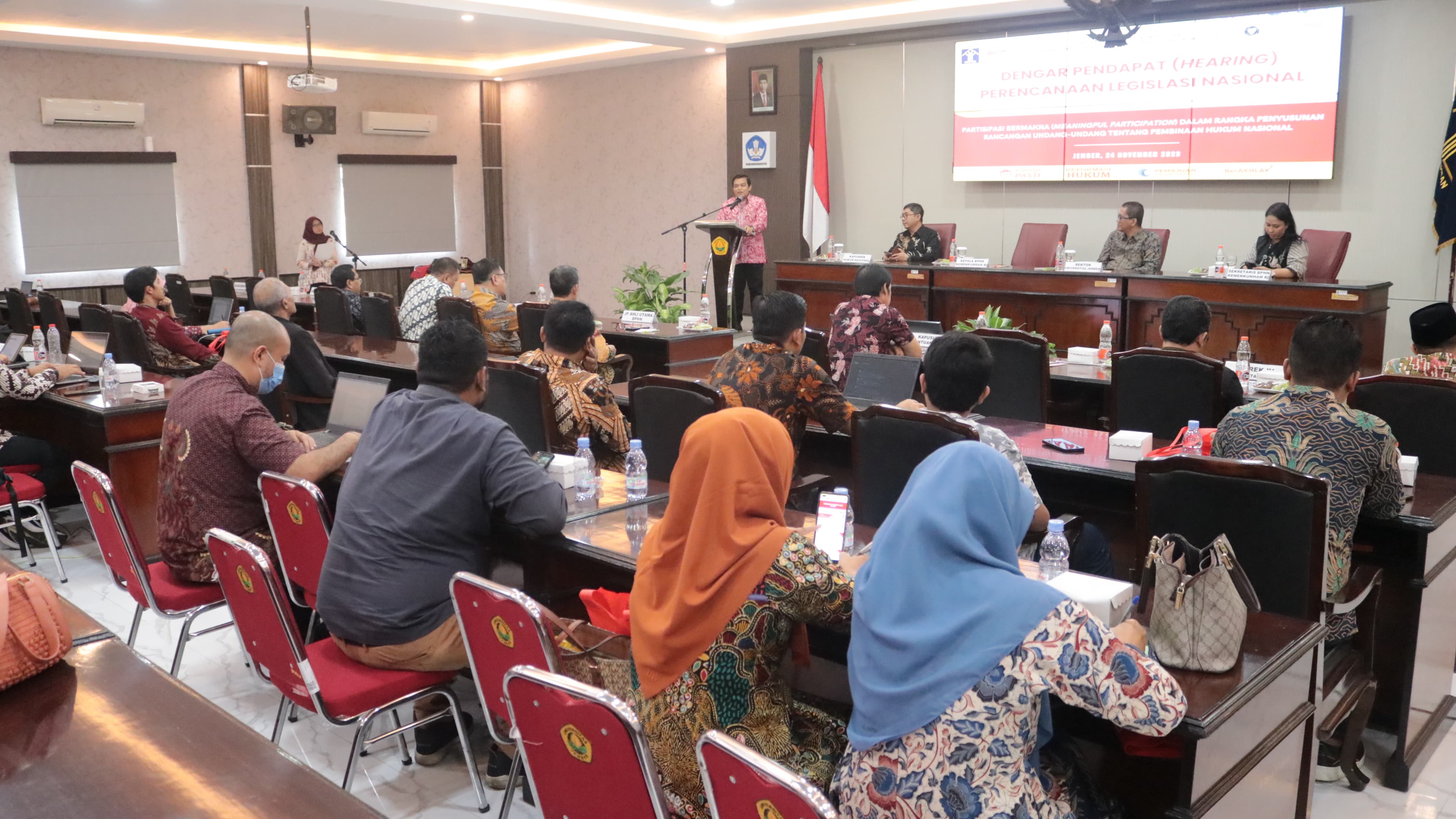 BPHN Gelar Dengar Pendapat Awal dalam rangka Penyusunan RUU Pembinaan ... BPHN Gelar Dengar Pendapat Awal dalam rangka Penyusunan RUU Pembinaan ...